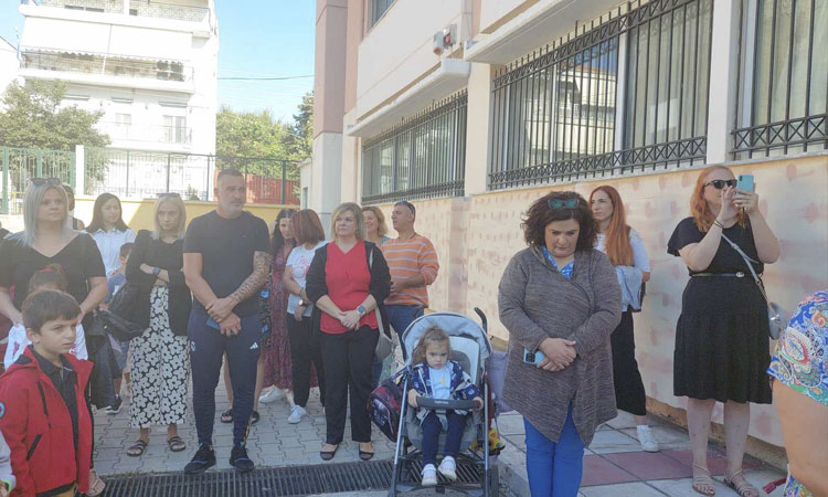 Με τις ευλογίες της Εκκλησίας ΠΡΩΤΟ ΚΟΥΔΟΥΝΙ σήμερα, για το 3ο Δημοτικό ...