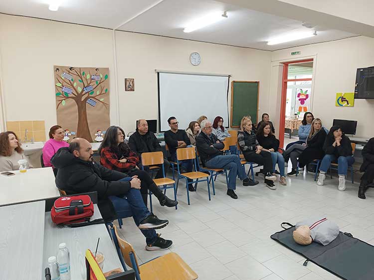 Συνεχίζονται οι εκπαιδεύσεις του ΕΚΑΒ Πτολεμαΐδας στις πρώτες βοήθειες ...