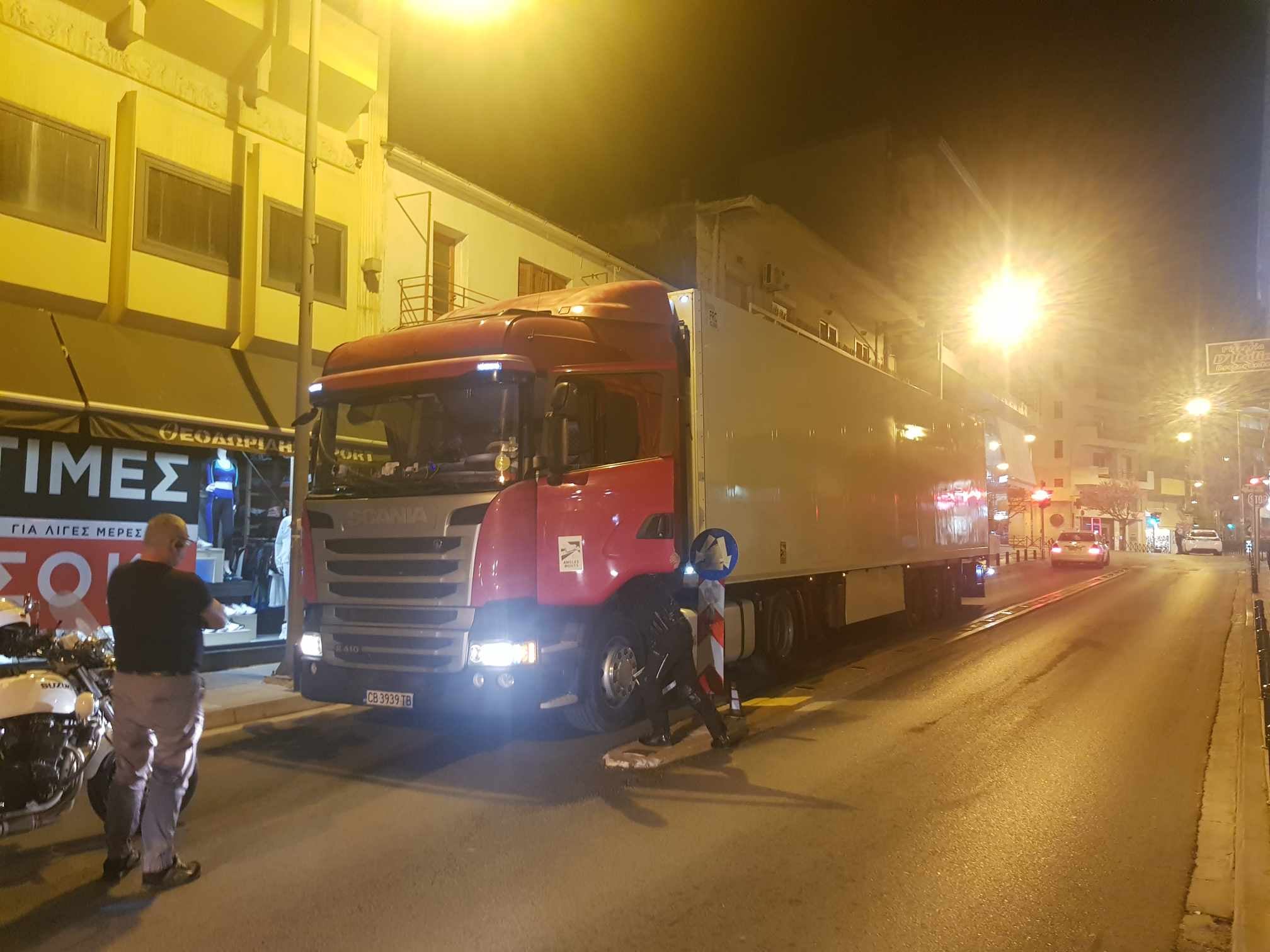 Βούλγαρος οδηγός νταλίκας εγκλωβίστηκε στο κέντρο της Κοζάνης- Μπήκε ...